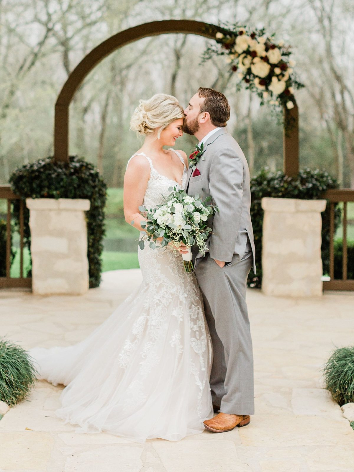 The Springs in Katy Wedding: Sommer and Dan | ourlittleranchphotography.com